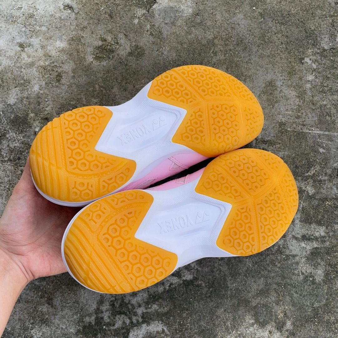 Yonex Power Cushion 101 Junior, Luxury, Sneakers & Footwear on Carousell