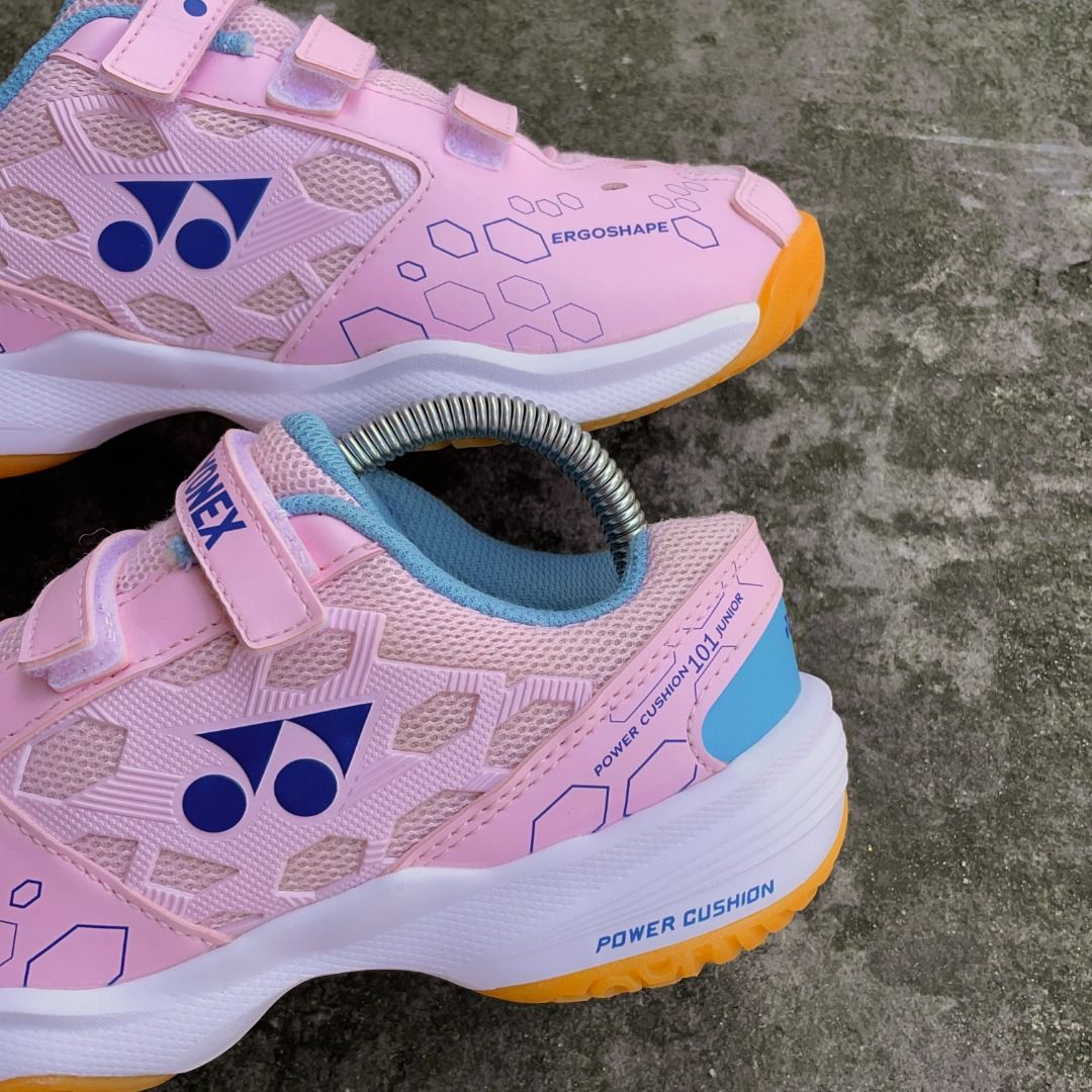 Yonex Power Cushion 101 Junior, Luxury, Sneakers & Footwear on Carousell