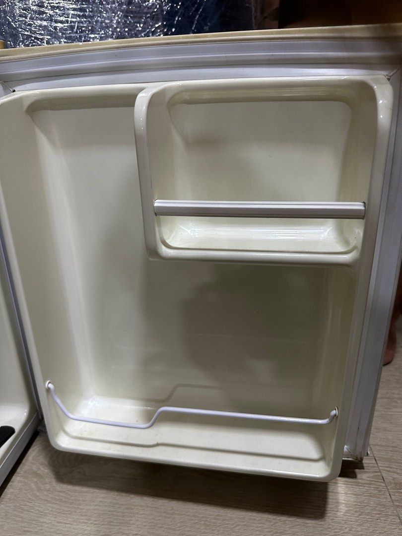 Akira mini fridge, TV & Home Appliances, Kitchen Appliances ...