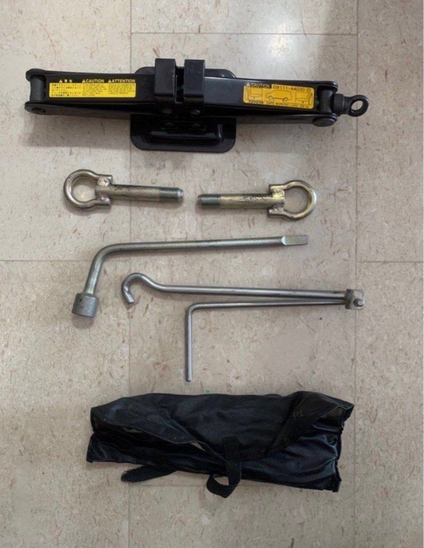 Car Jack Hydraulic Jack Toyota, Car Accessories, Accessories on Carousell