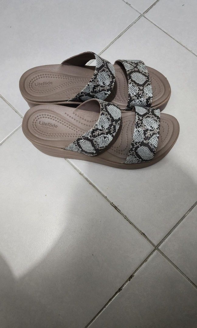Crocs snake sandal, Women's Fashion, Footwear, Sandals on Carousell