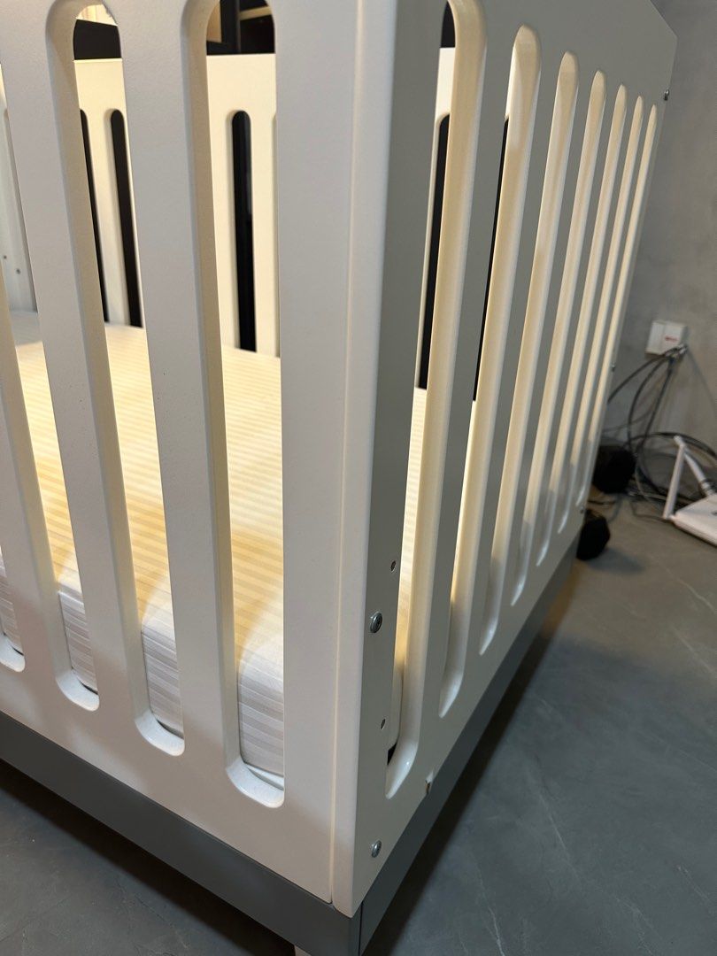 Cuddlebug 3 in 1 madison crib, Babies & Kids, Baby Nursery & Kids ...