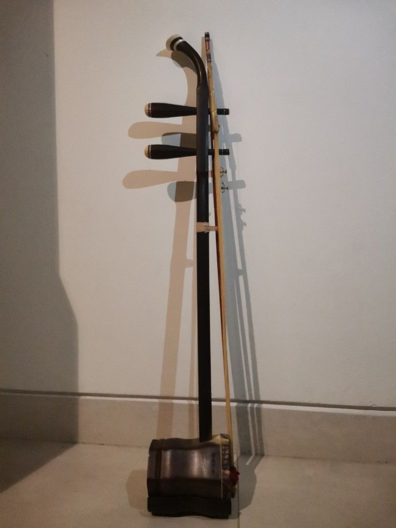 erhu (with case), Hobbies & Toys, Music & Media, Musical Instruments on ...