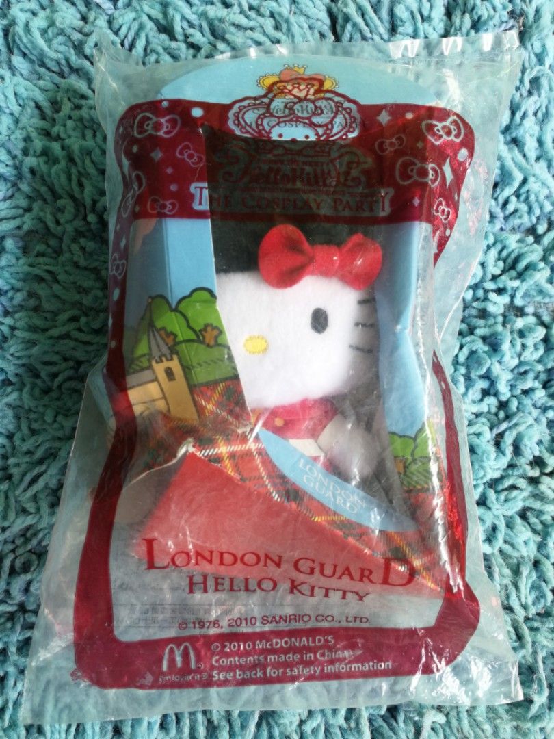 HELLO KITTY London Guard Plush Charm, Hobbies & Toys, Toys & Games on ...