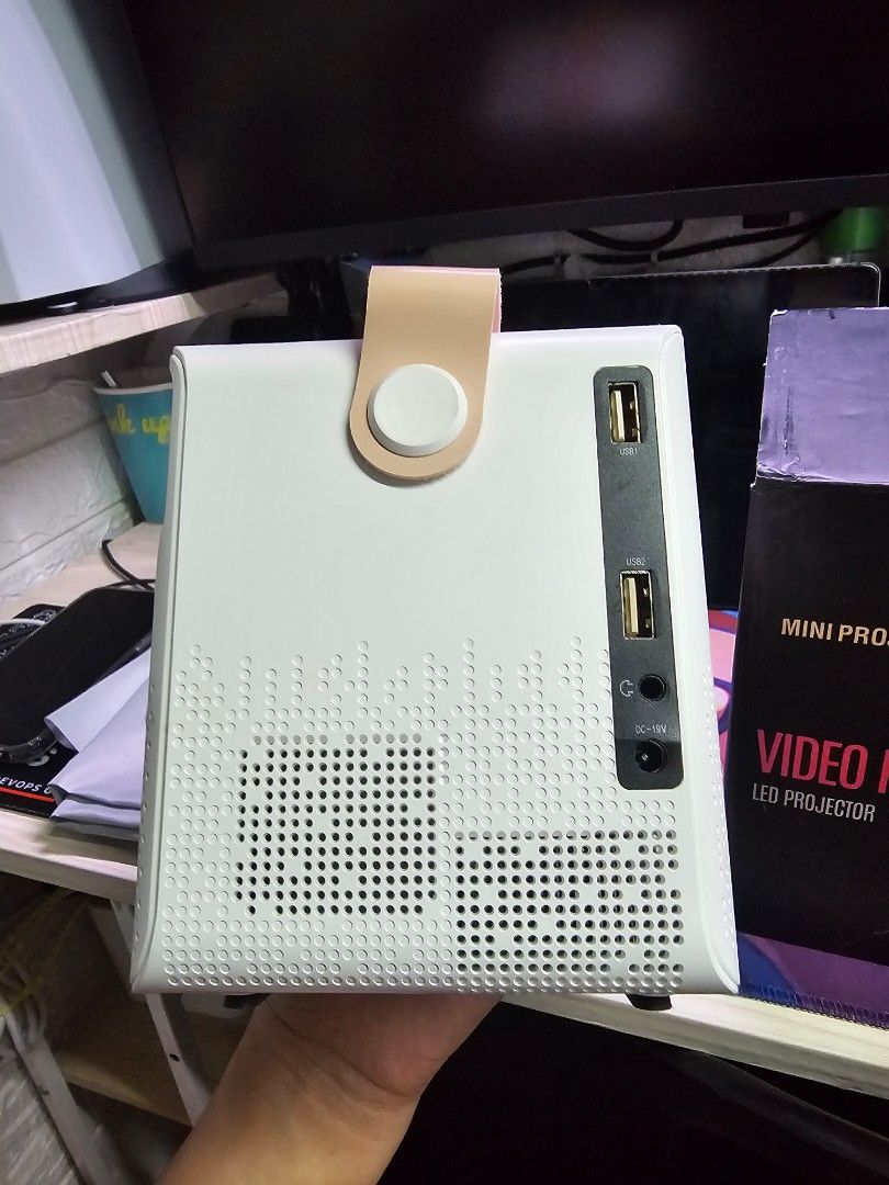 iSinbox X8 portable smart projector, TV & Home Appliances, TV ...