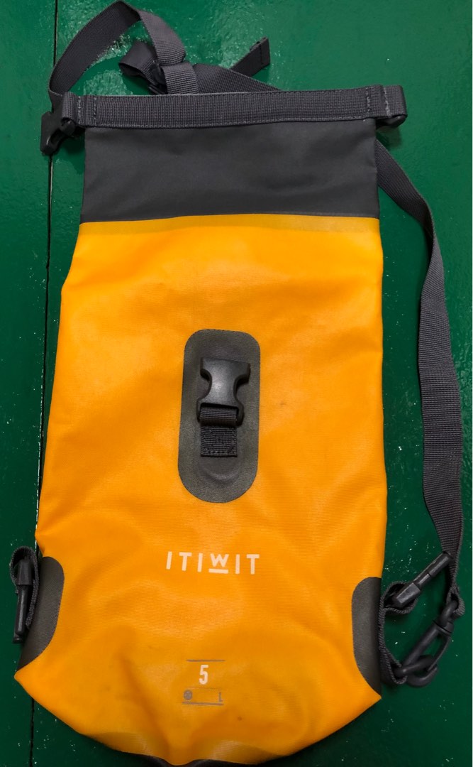 Itiwit 5L, Women's Fashion, Bags & Wallets, Beach Bags on Carousell