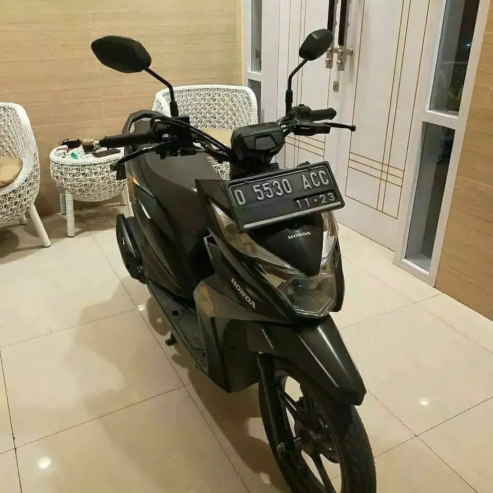Jual motor bekas Honda beat thn, Motor di Carousell