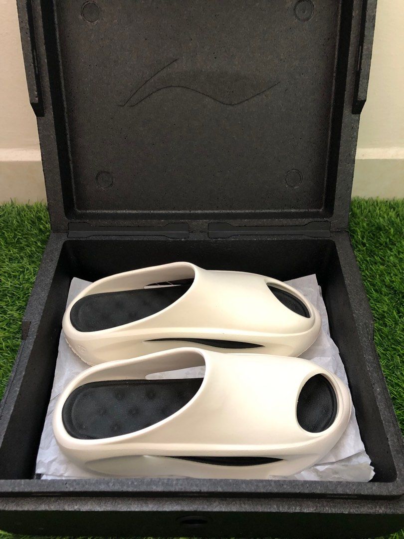 Li Ning Yun You Slay slides, Men's Fashion, Footwear, Flipflops and ...
