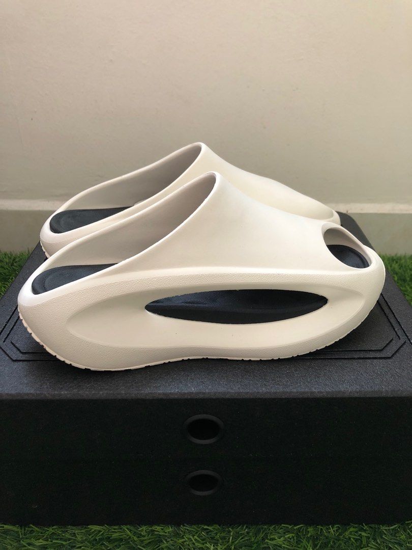 Li Ning Yun You Slay slides, Men's Fashion, Footwear, Flipflops and ...