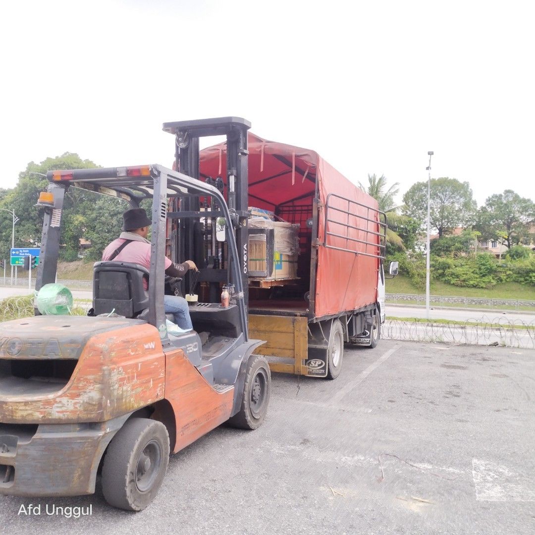 Lorry Sewa 2 tan & 5 tan, Cars, Vehicle Rentals on Carousell