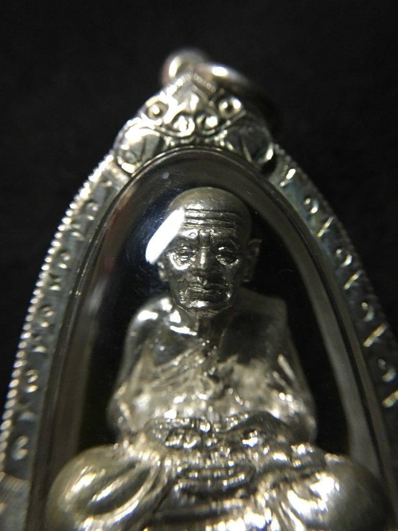 Lp Thuad ( be:2552 ) Lp Kai full solid silver - Thai amulet, Hobbies ...
