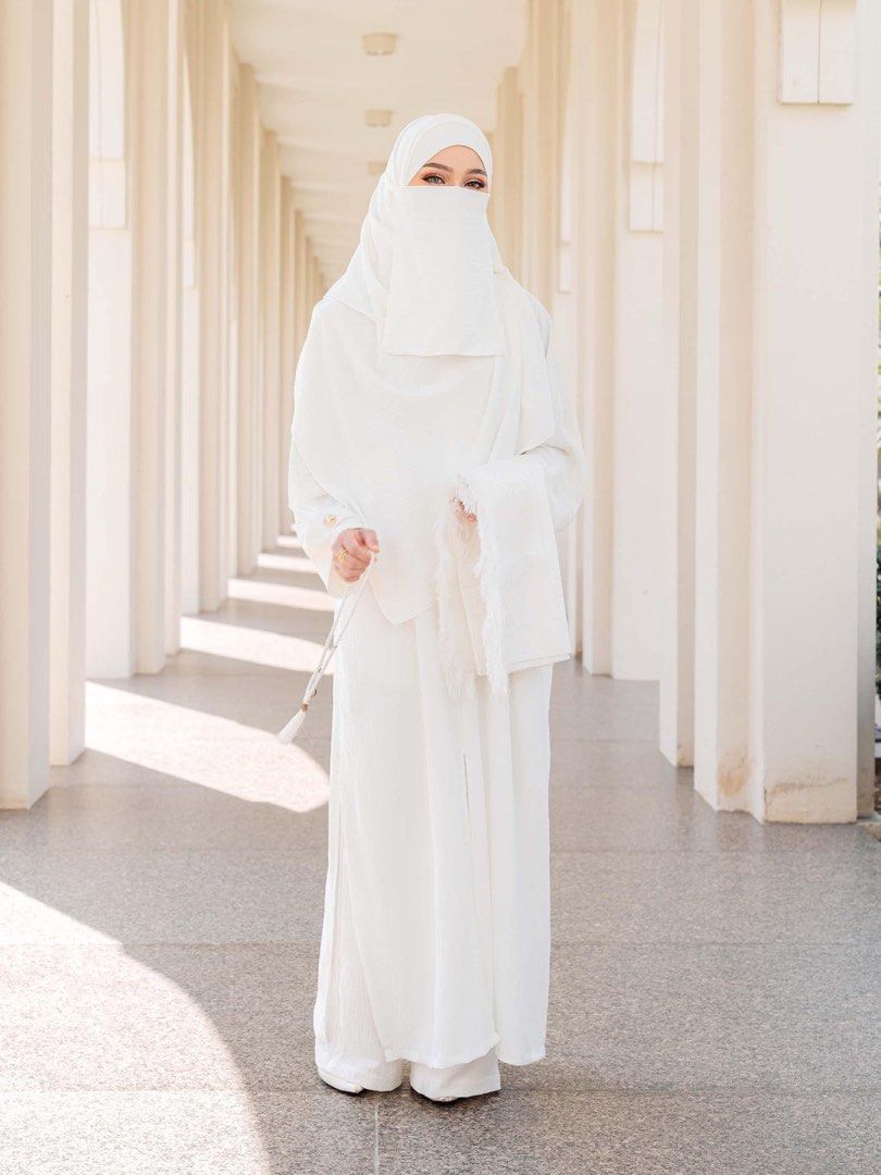 Mardina Safiyya Arafa Suit White, Women's Fashion, Dresses & Sets ...
