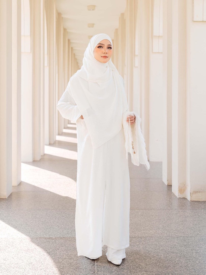 Mardina Safiyya Arafa Suit White, Women's Fashion, Dresses & Sets, Dresses on Carousell