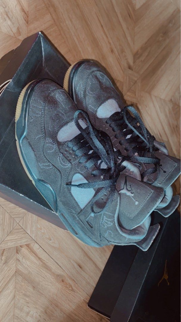 Nike Jordan 4 Retro x KAWS, Fesyen Pria, Sepatu , Sneakers di Carousell