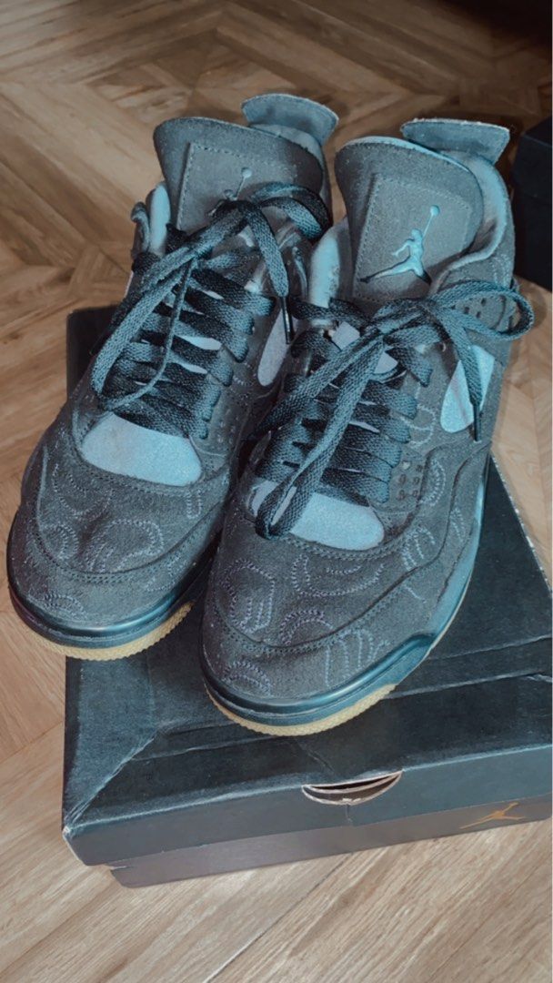 Nike Jordan 4 Retro x KAWS, Fesyen Pria, Sepatu , Sneakers di Carousell
