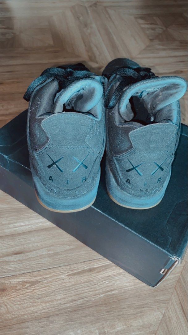 Nike Jordan 4 Retro x KAWS, Fesyen Pria, Sepatu , Sneakers di Carousell