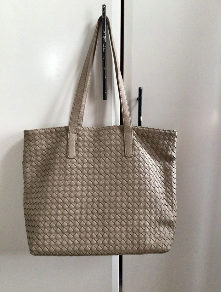 Peridot leather woven tote bag-used, Women's Fashion, Bags & Wallets ...