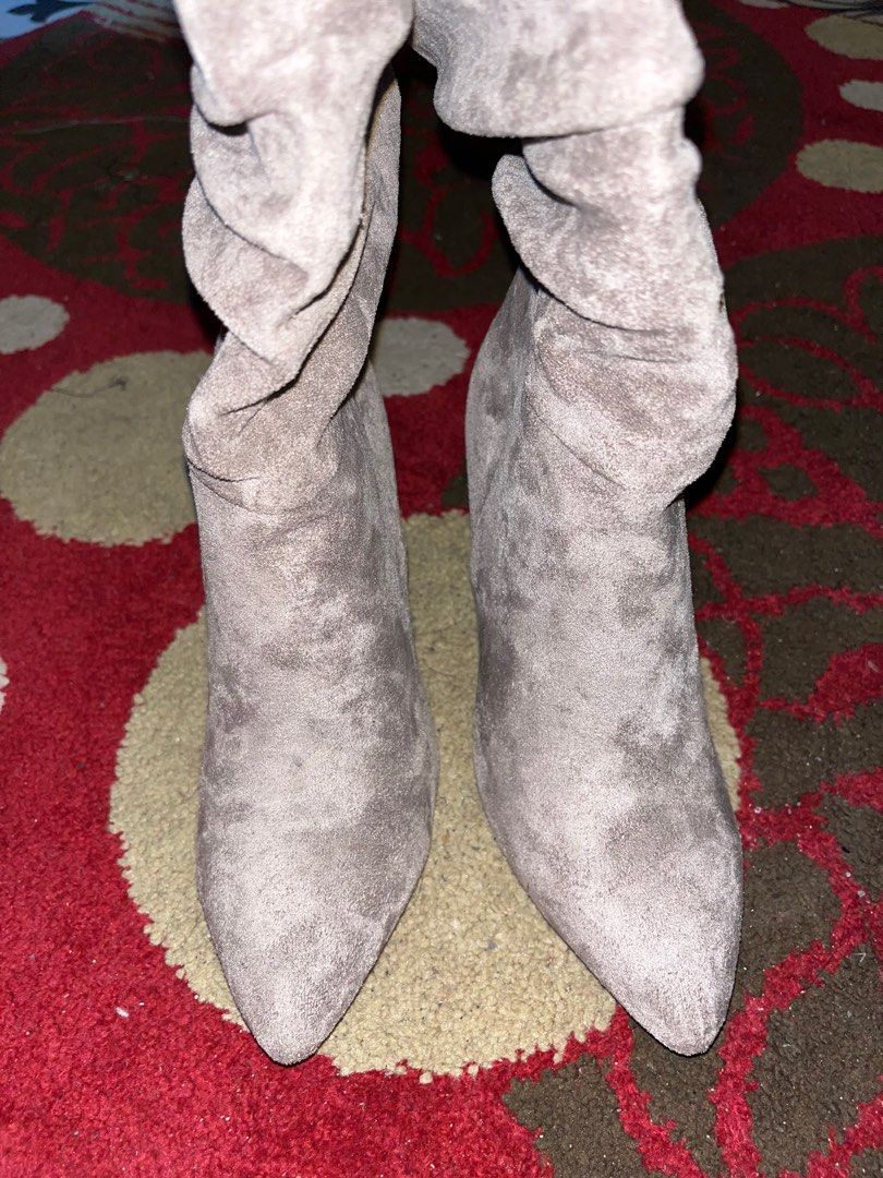 Point toe chucky heels boots, Fesyen Wanita, Sepatu di Carousell