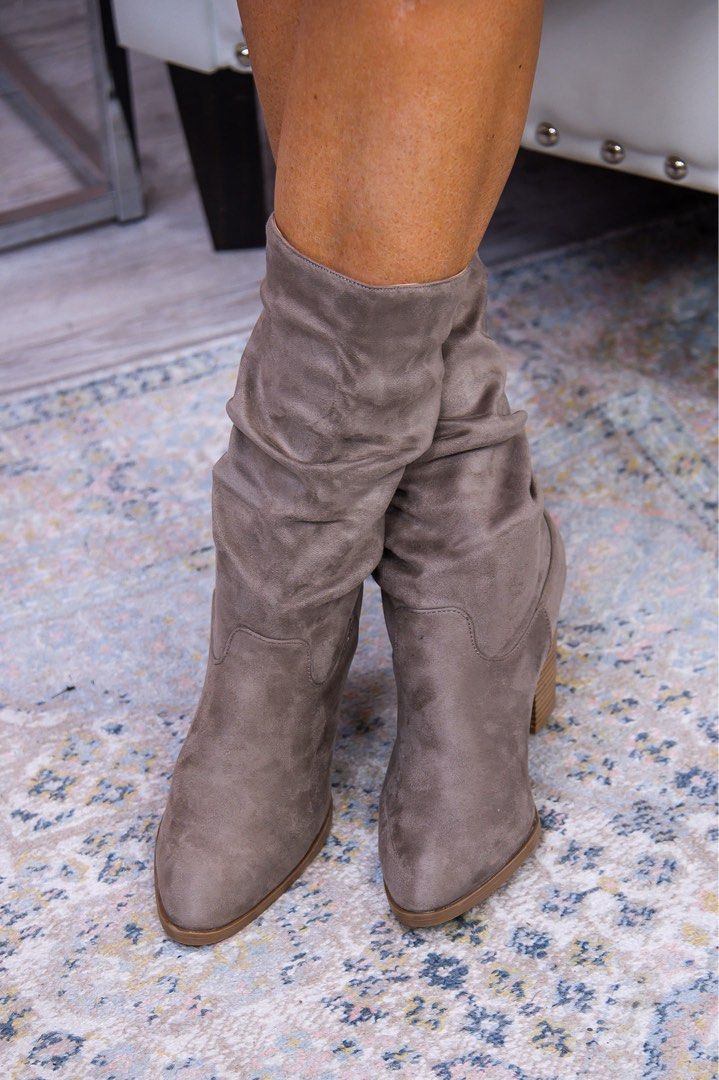 Point toe chucky heels boots, Fesyen Wanita, Sepatu di Carousell