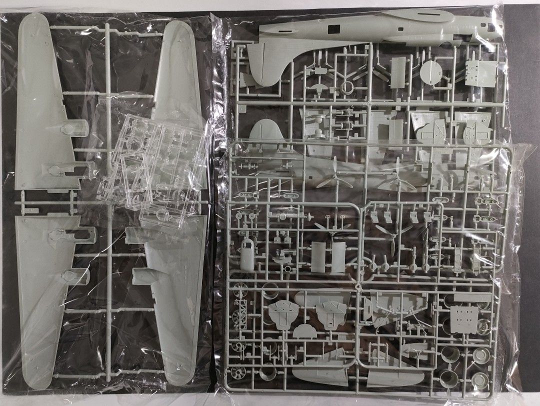 [Scale Model] Academy Hobby Model Kits - B-17F Memphis Belle (1/72 ...