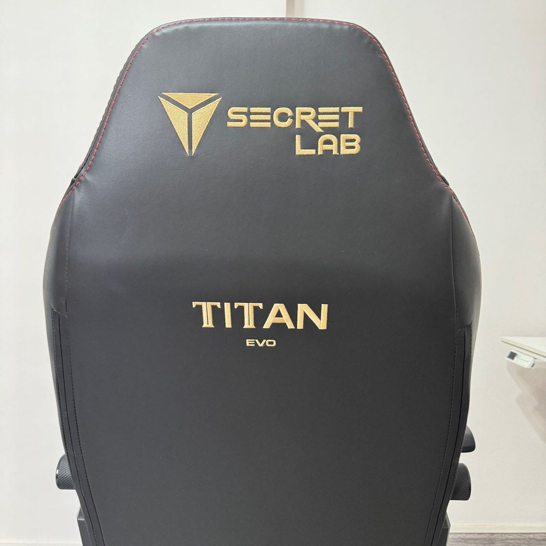 Secretlab Titan Evo Classic 2022, Furniture & Home Living, Furniture ...