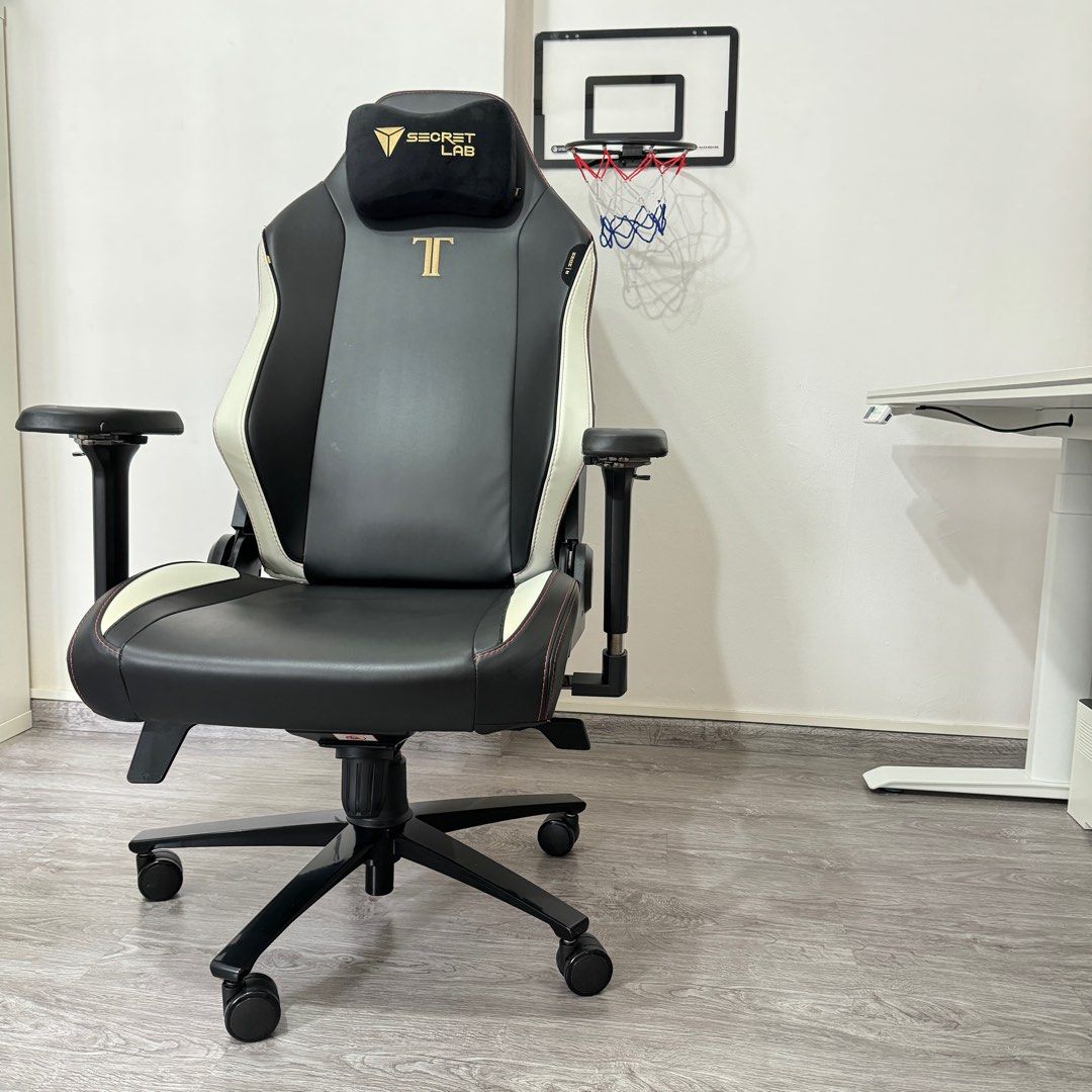 Secretlab Titan Evo Classic 2022, Furniture & Home Living, Furniture ...