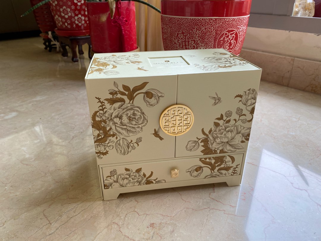 Shangri-La Mooncake Box, Hobbies & Toys, Stationery & Craft, Occasions ...