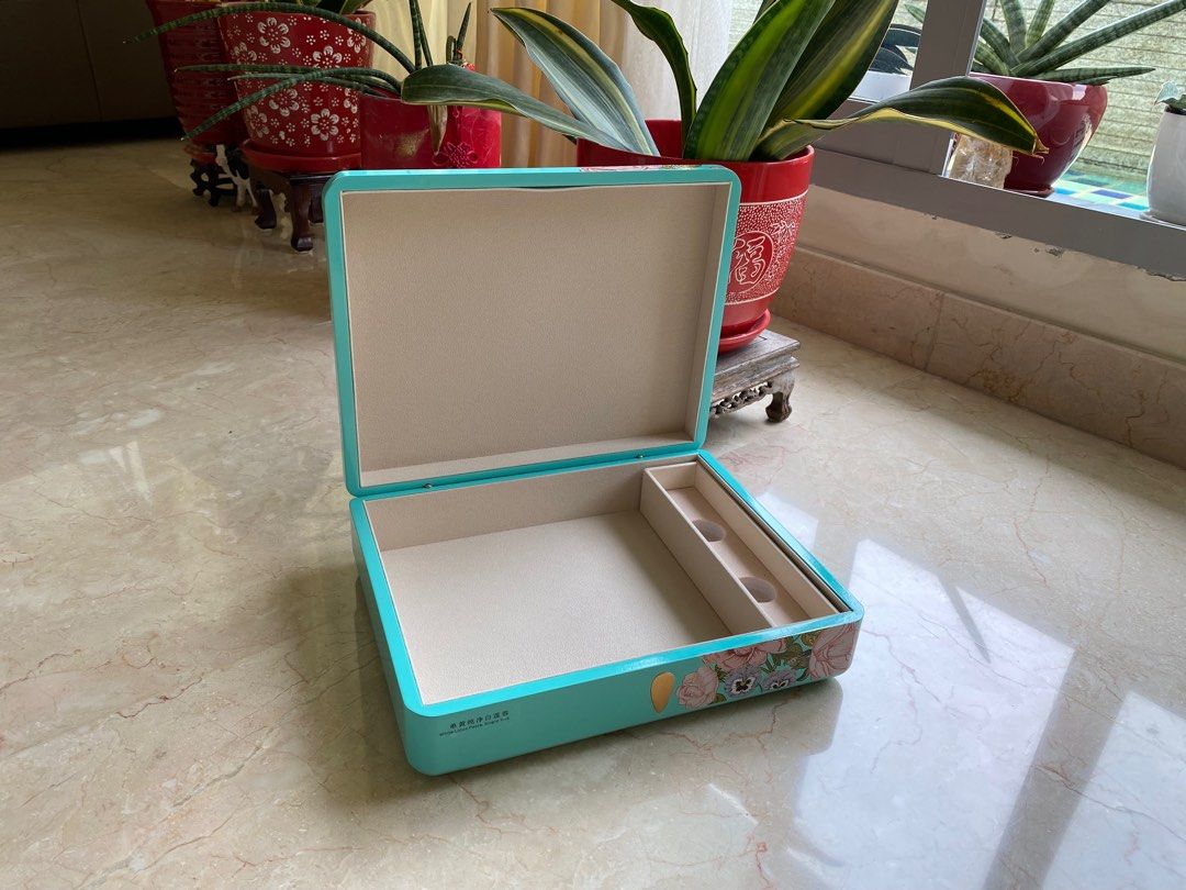 St Regis Tin Mooncake Box, Hobbies & Toys, Memorabilia & Collectibles ...