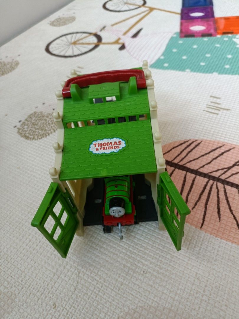 Thomas & Friends Thomas Connect & Go Tidmouth Shed Playset, Hobbies ...