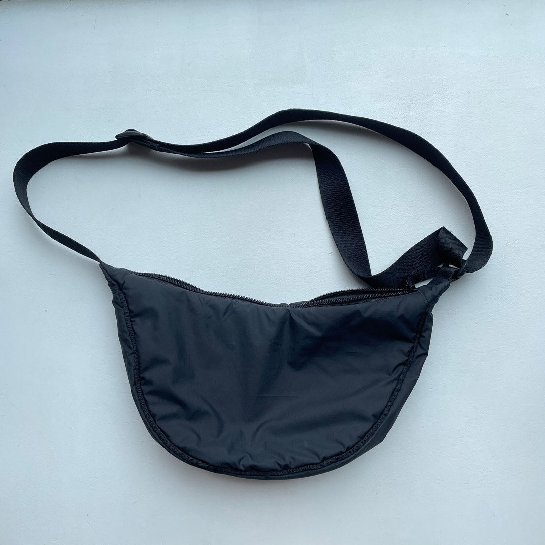 Uniqlo Dumpling Sling Bag: Black, Women's Fashion, Bags & Wallets ...
