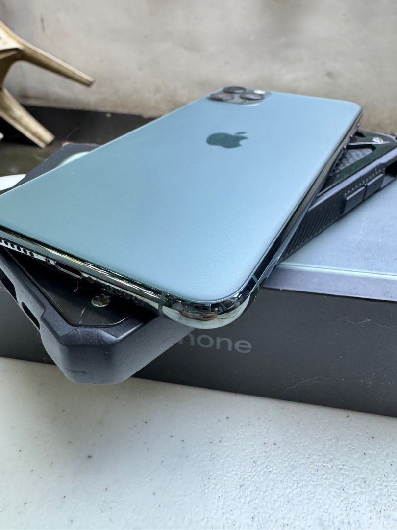 Used but bot abused iPhone 11 Promax in Midnight Green, Mobile Phones ...