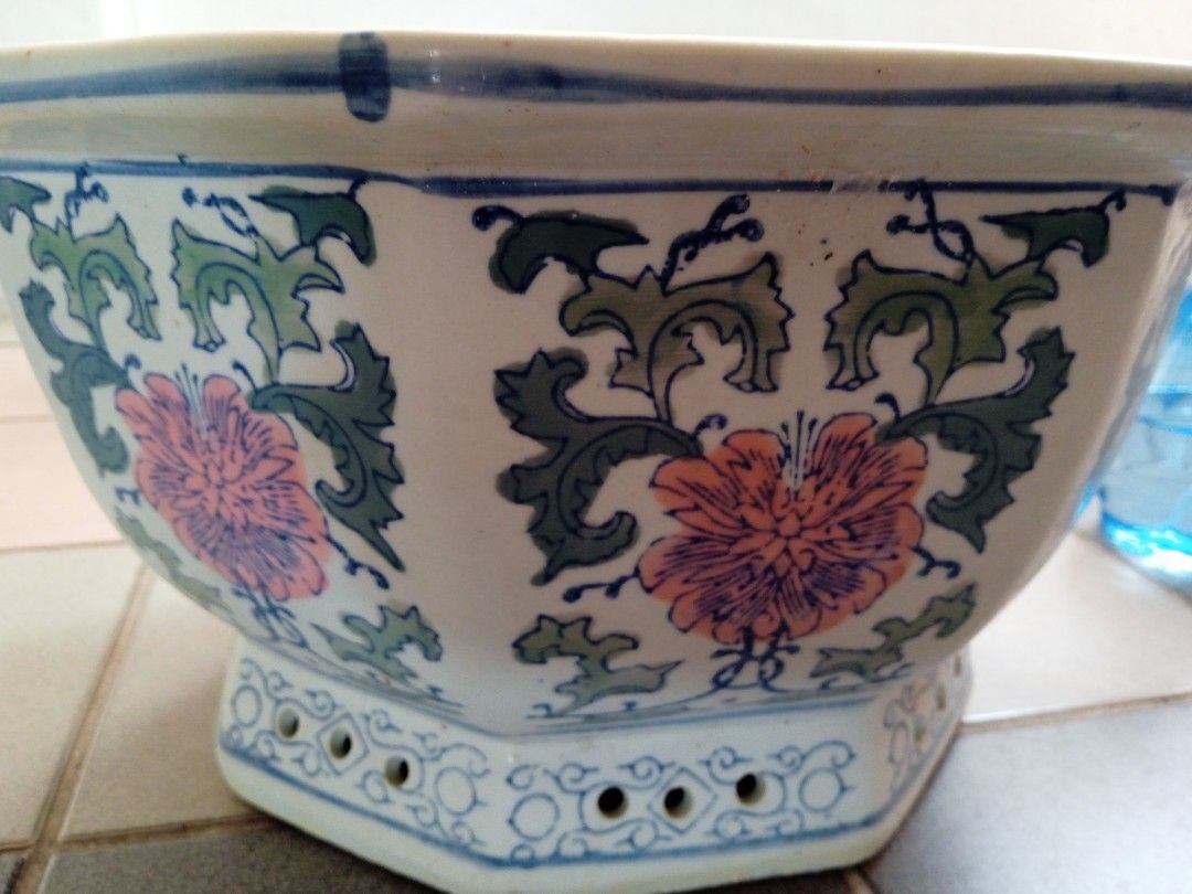 Vintage Chinese 8-Edges Vase, Hobbies & Toys, Memorabilia ...