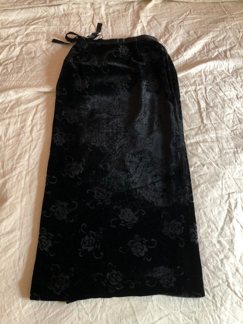 Vintage Goth Gap Black Velvet Maxi Skirt, Women's Fashion, Bottoms ...