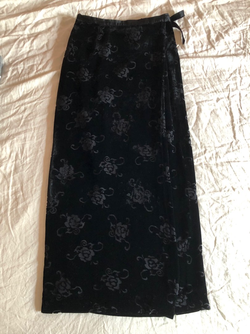 Vintage Goth Gap Black Velvet Maxi Skirt, Women's Fashion, Bottoms ...