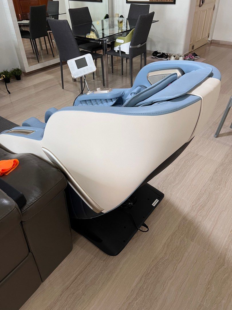 Zero full body massage chair, Health & Nutrition, Massage Devices on ...