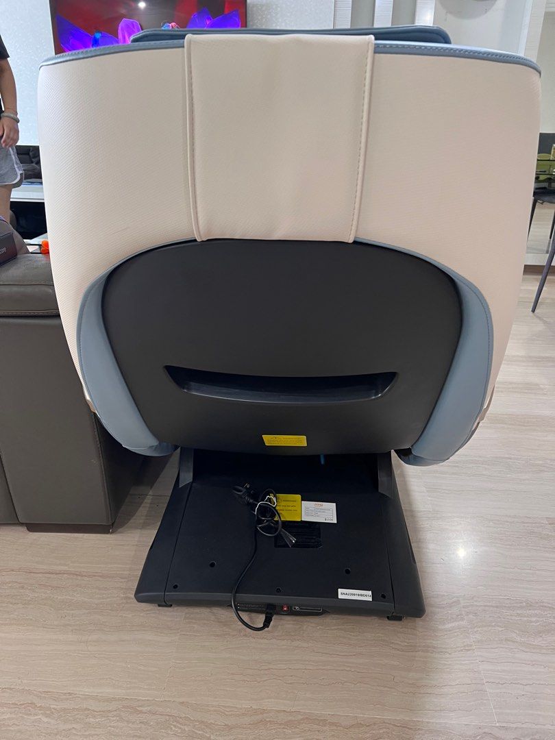 Zero full body massage chair, Health & Nutrition, Massage Devices on ...