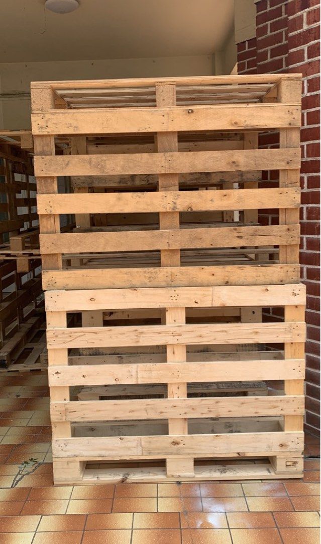 ** 2 FREE WOODEN PALLETS CUBES**, Furniture & Home Living, Home ...