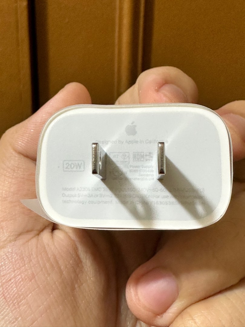 Apple 20 watts Adaptor for Iphone Ipad USB C adaptor, Mobile Phones ...