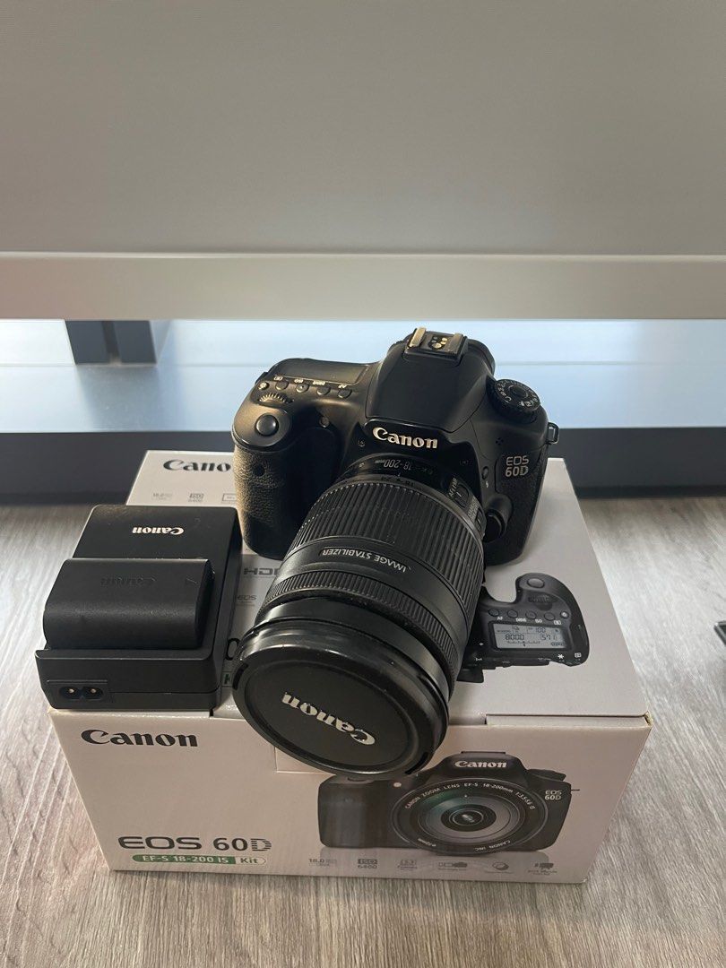 Canon 60d with Kit Lens 18-200mm, Photography, Cameras on Carousell