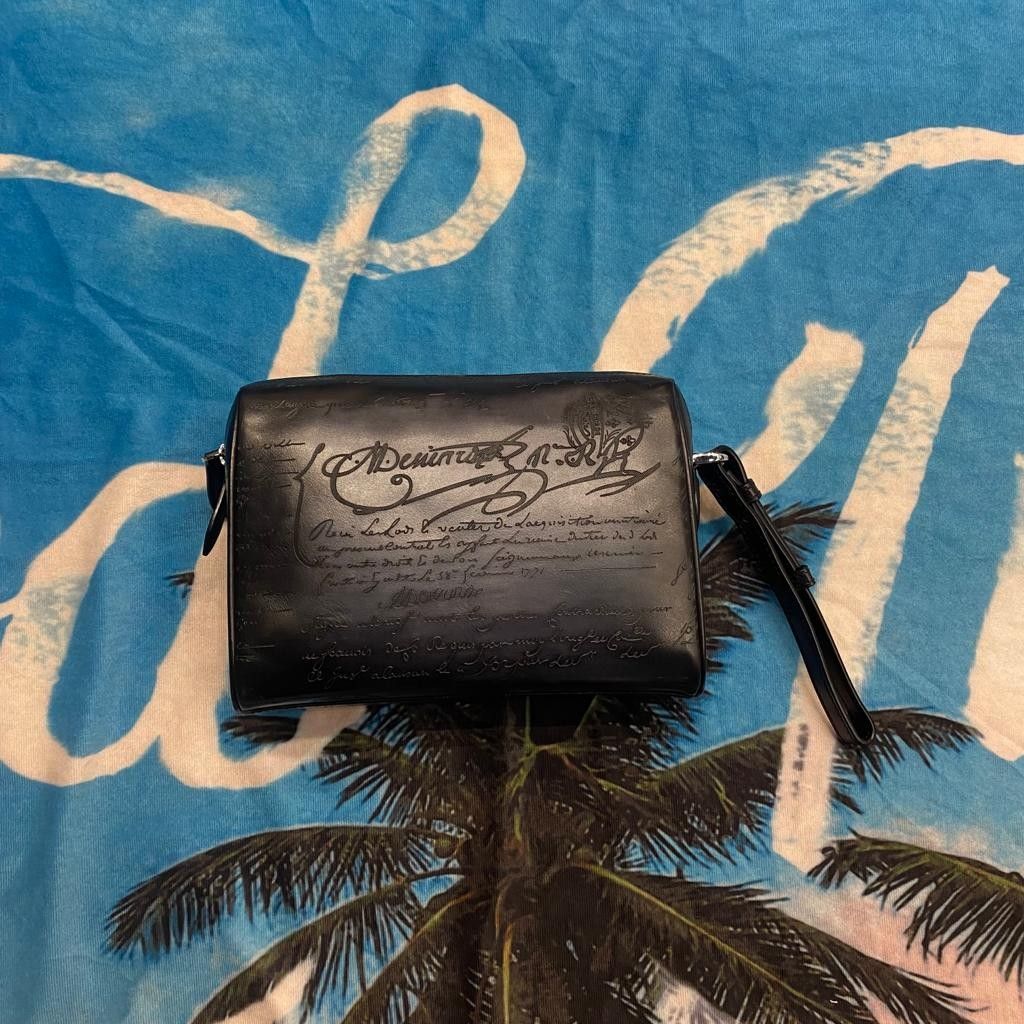 Clouth berluti, Fesyen Pria, Tas & Dompet , Dompet di Carousell