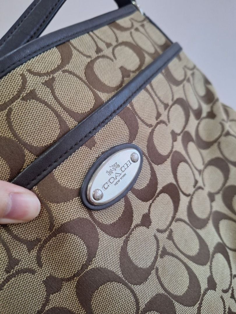 Coach Signature Sling Bag, Women's Fashion, Bags & Wallets, Cross-body ...