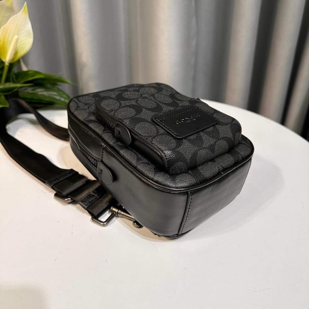 Coach Track Pack 14 Beltbag In Signature Canvas, Men's Fashion, Bags ...