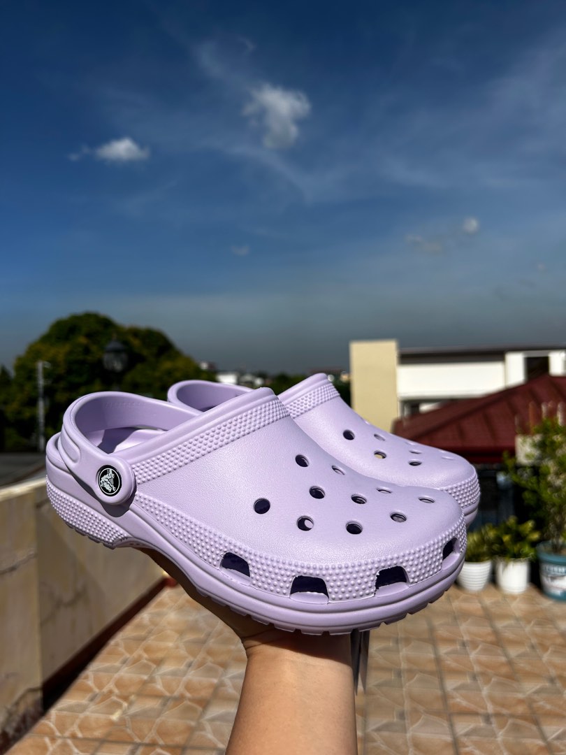 Crocs Classic Lavender, Women's Fashion, Footwear, Slippers and slides ...