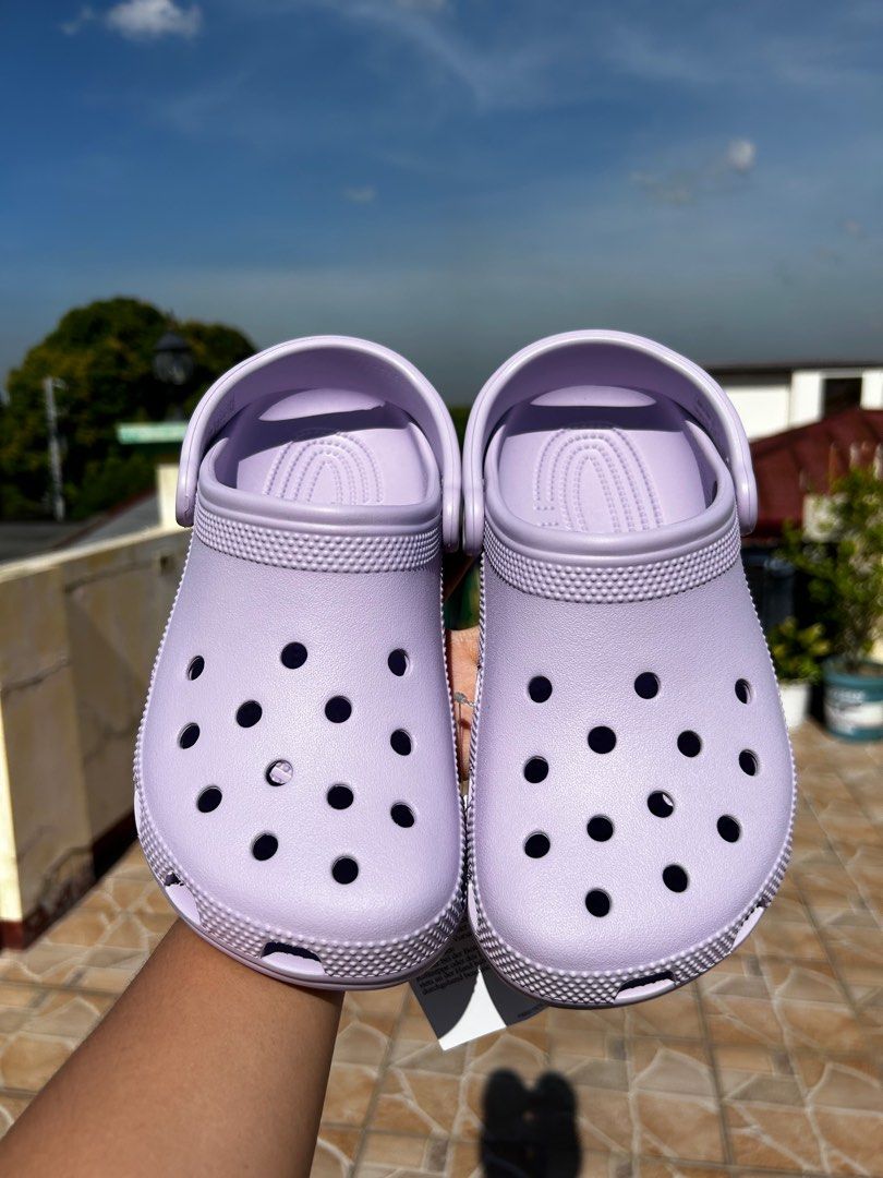 Crocs Classic Lavender, Women's Fashion, Footwear, Slippers and slides ...