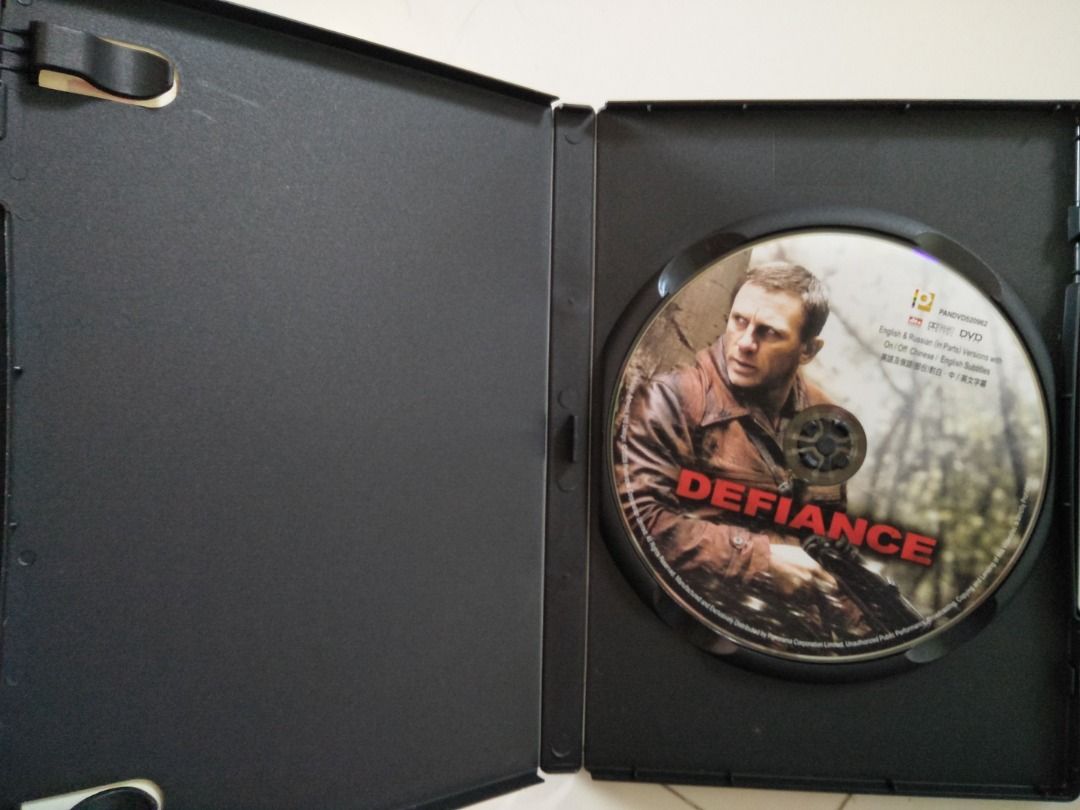 DVD movie Defiance Daniel Craig, Hobbies & Toys, Music & Media, CDs ...