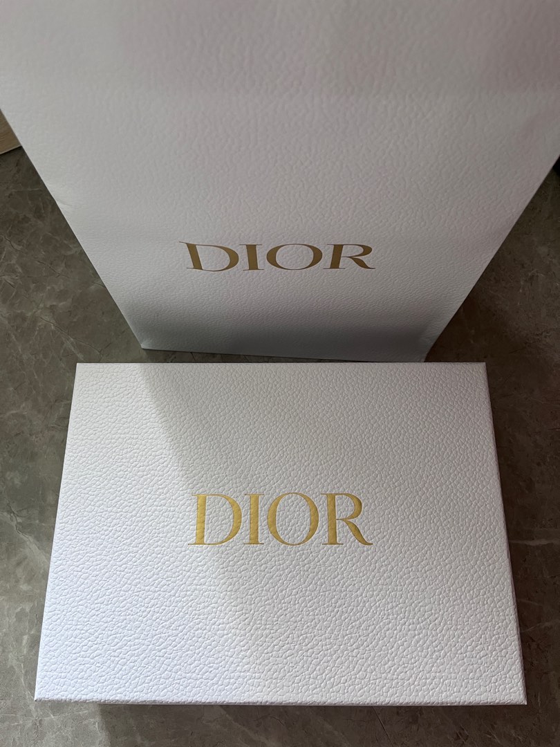 Dior box 迪奧 紙盒 紙箱 空盒 連紙袋 專櫃, 名牌, 手袋及銀包 - Carousell