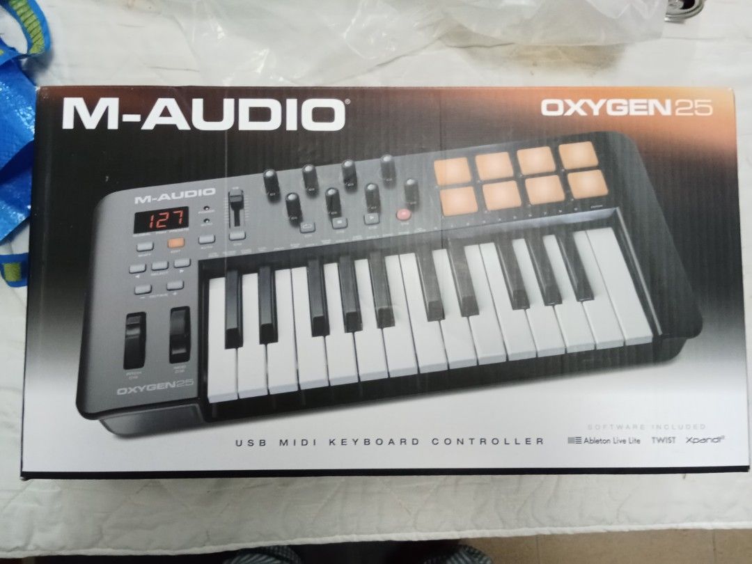 Electronic Keyboard M-Audio Oxygen, Hobbies & Toys, Music & Media ...