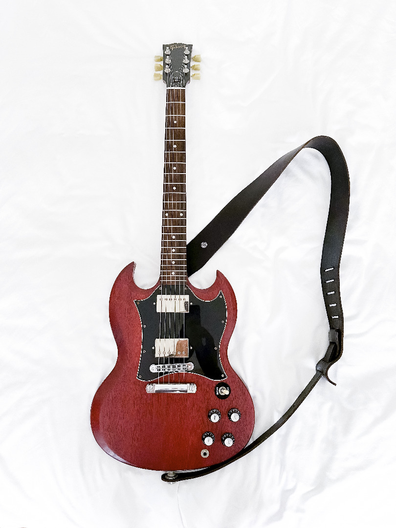 Gibson USA SG Standard 2009, Hobbies & Toys, Music & Media, Musical ...