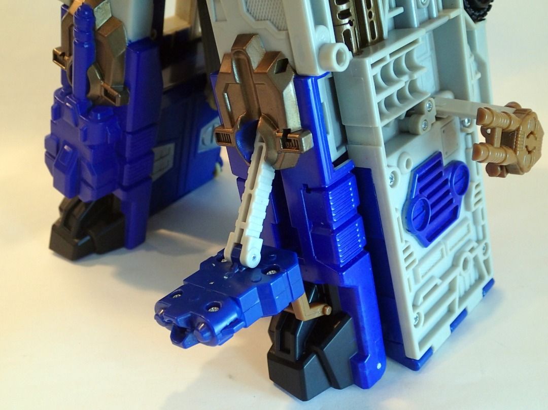 Hasbro 2002 Transformers Armada Optimus Prime with Sparkplug minicon ...