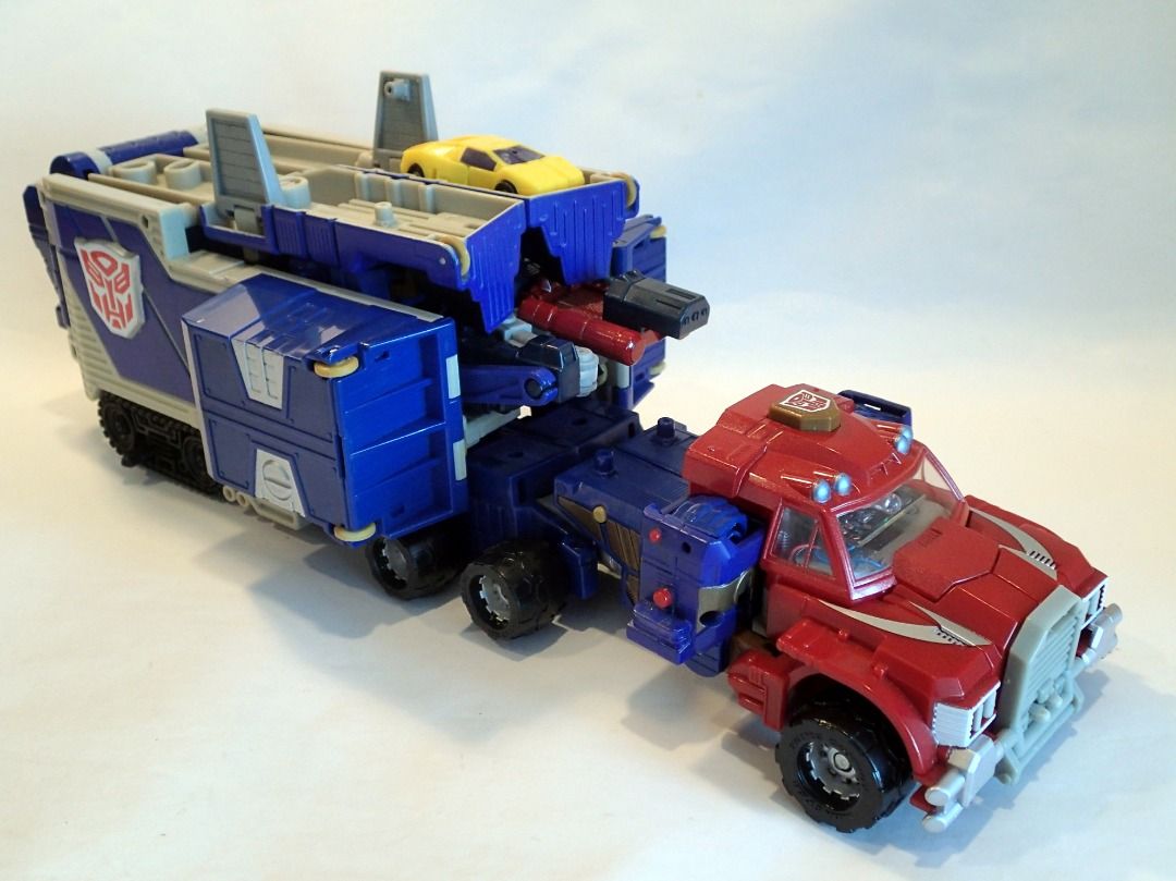 Hasbro 2002 Transformers Armada Optimus Prime with Sparkplug minicon ...
